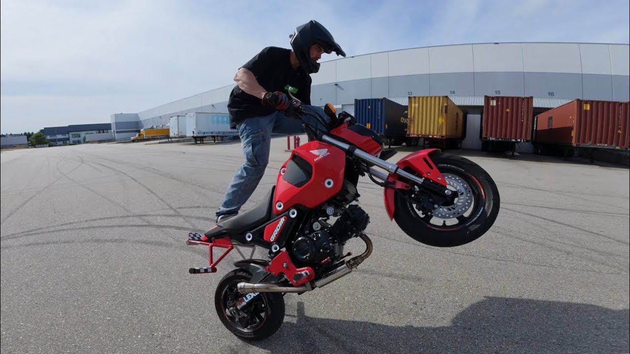 Honda Grom Lot Session / Teaching Wheelies And How To Ride - YouTube