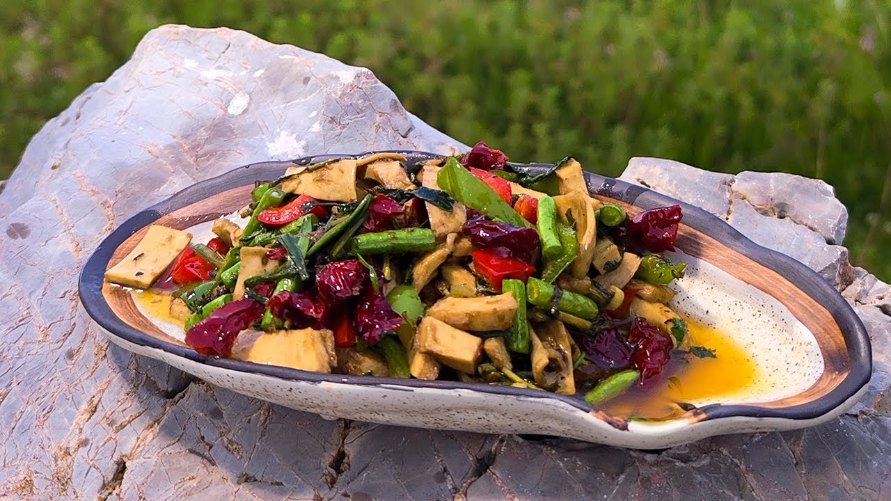 Cook stir-fried beef heart in a wonderful natural setting - YouTube