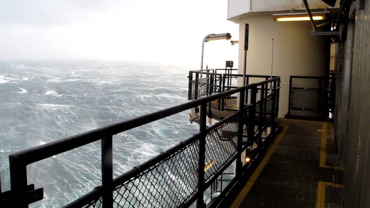 Wind 60 nots on Ula platform - YouTube