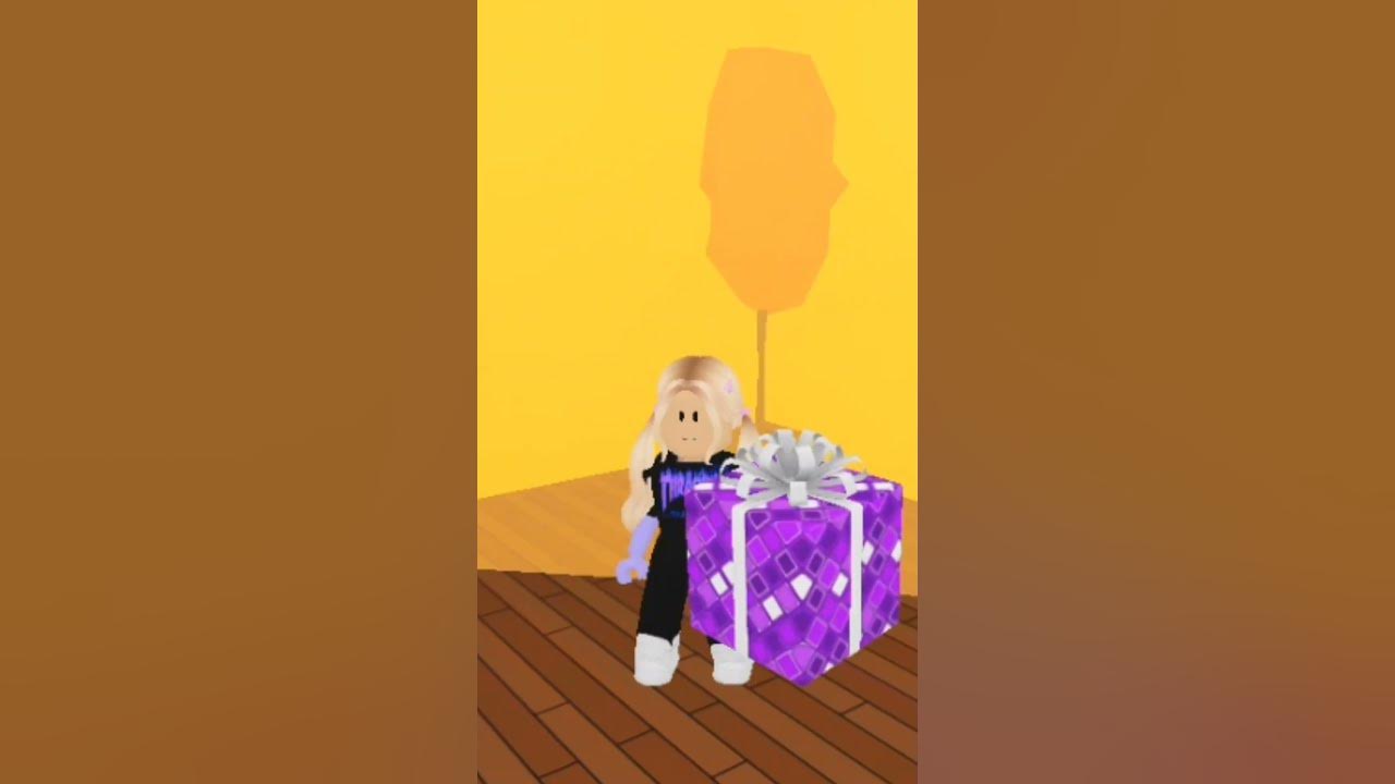 открываю боксы с одеждой и подарки#roblox #адоптми #роблокс - YouTube