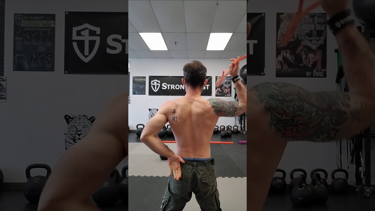 "Pull-the-Sword" Stretch for Shoulder Mobility - YouTube