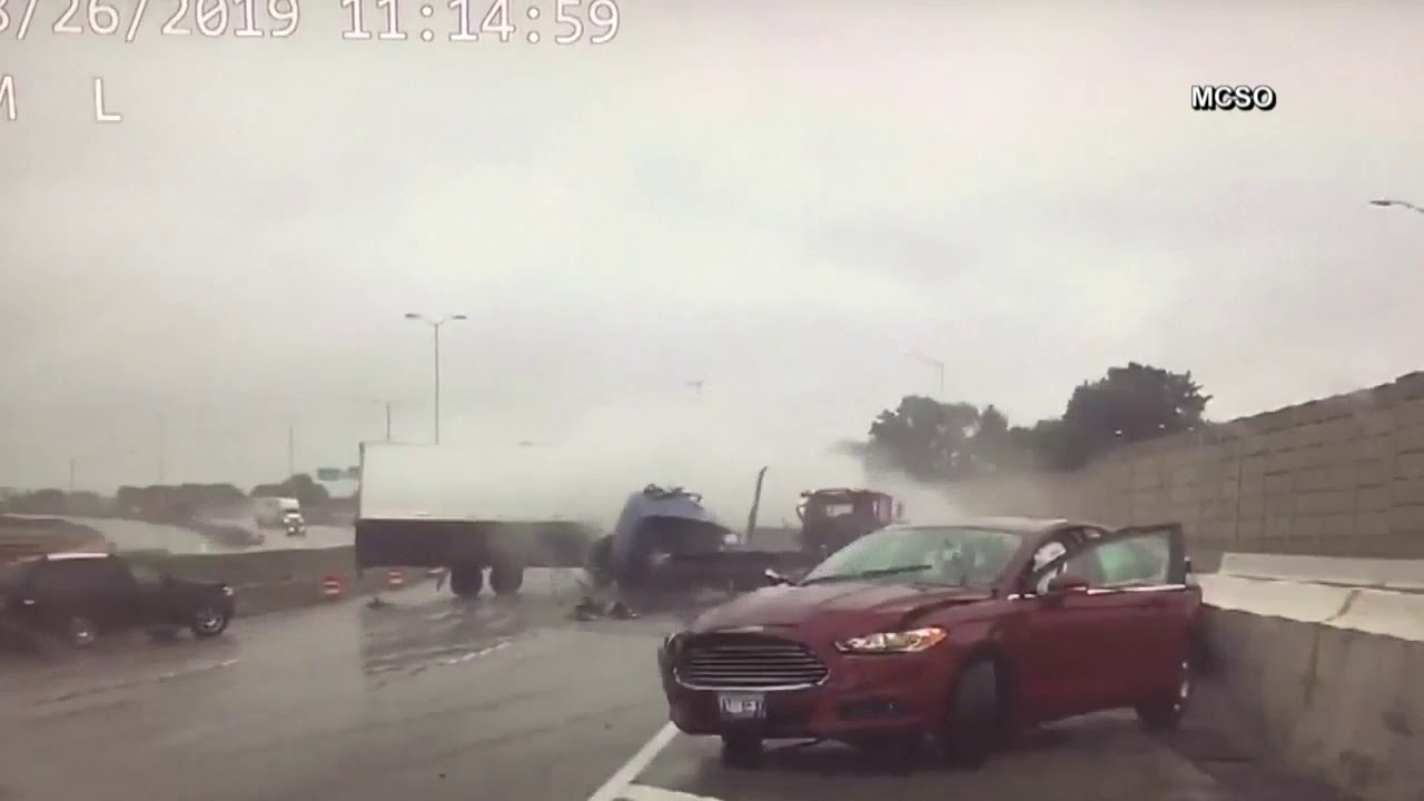 Semi-truck crashes into tow truck on Wisconsin highway - YouTube