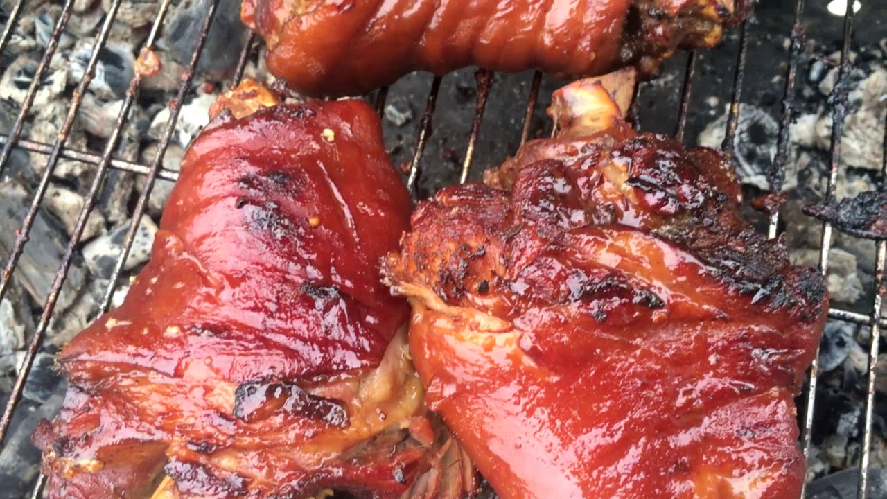 Ciolan de porc la gratar - YouTube