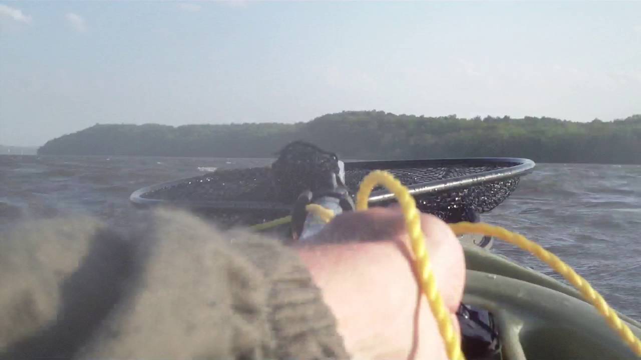 Pulling in my anchor in very ruff river conditions - YouTube