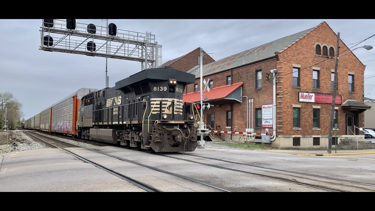 Trains With DPU Locomotives Shoving The Rear In Lockland, Ohio & Trains ...
