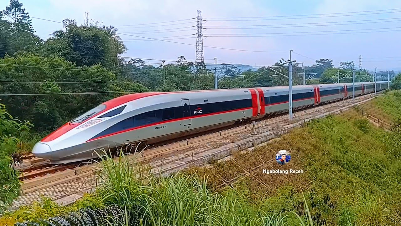 CEPAT YANG MANA? Double Whoosh Kereta Cepat Jakarta Bandung Ngebut ...