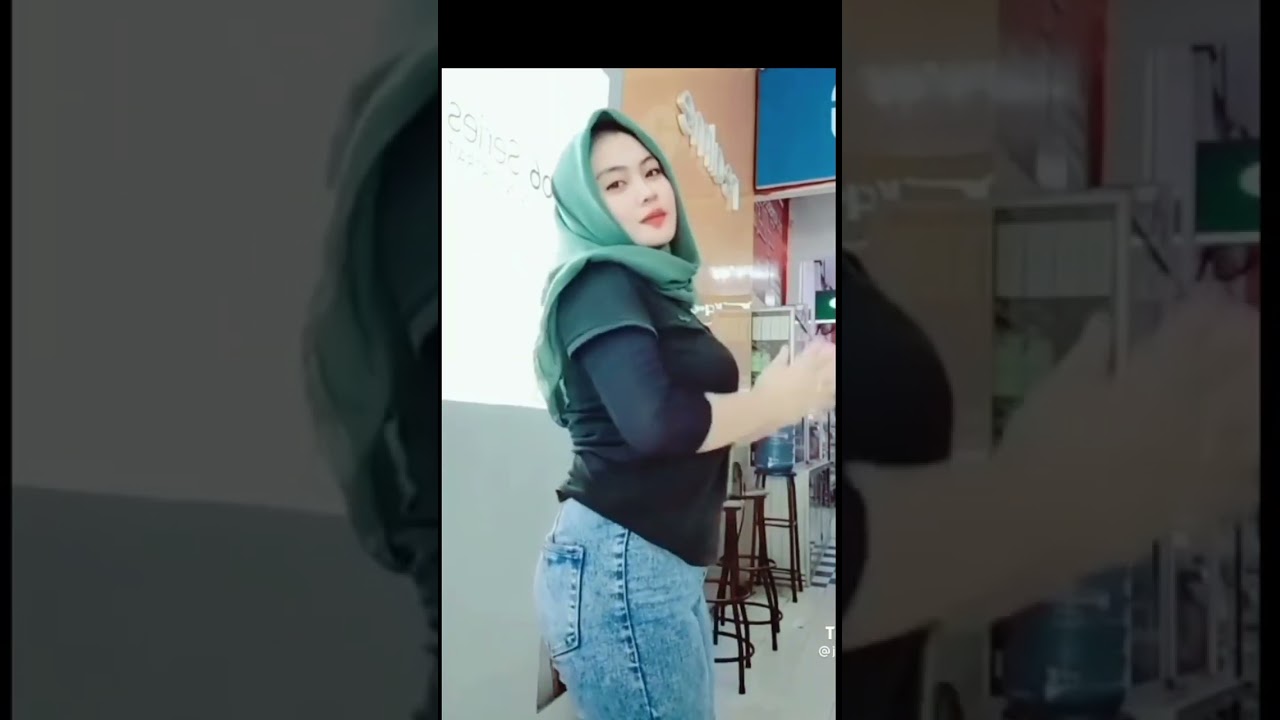 Jilboobs Gunung Gede Shorts Meme Dedegemes Viral Cewecantik