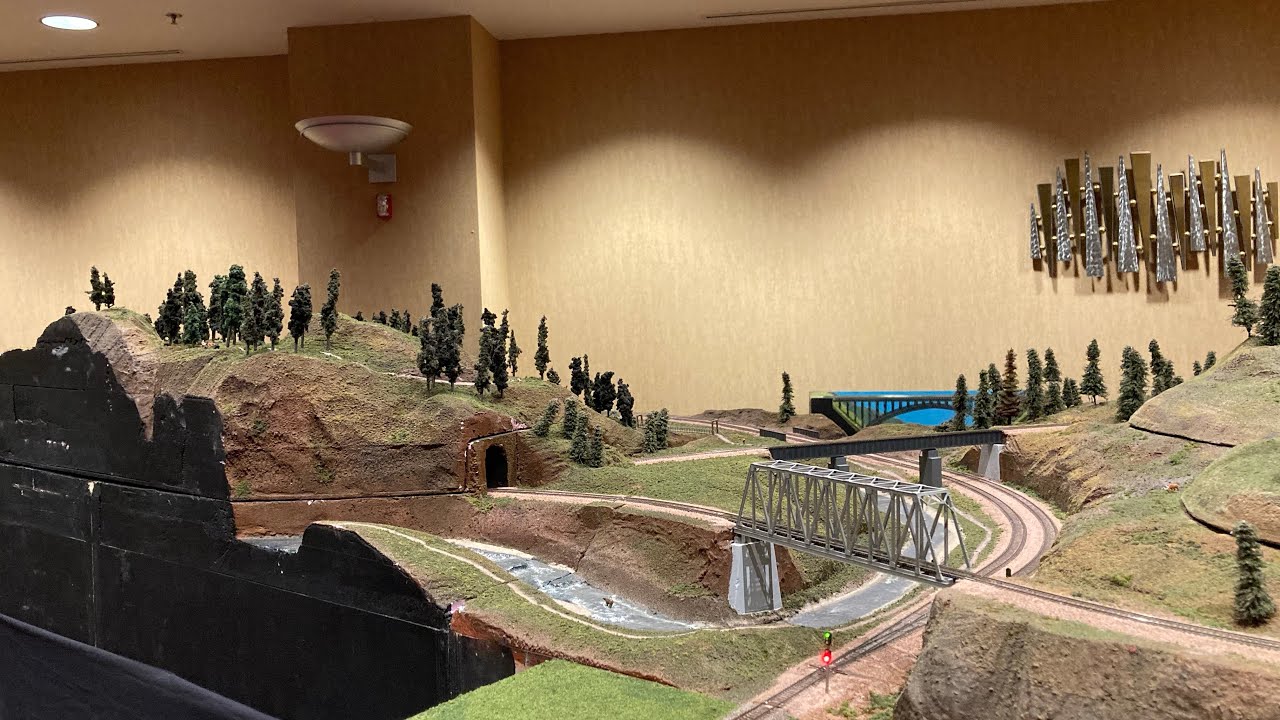 N scale Altoona train show action of NJ layout - YouTube