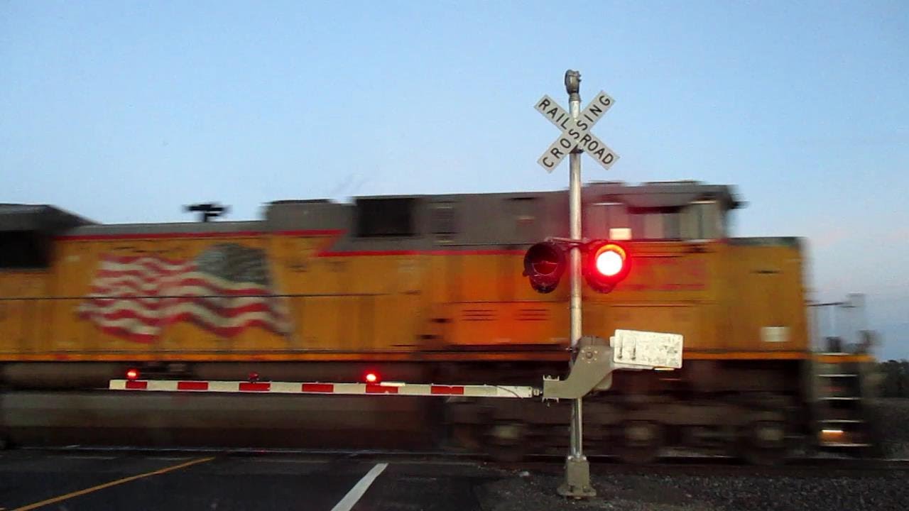 UP 8328 South MSSNP Clarks Grove MN (10-21-2021) - YouTube