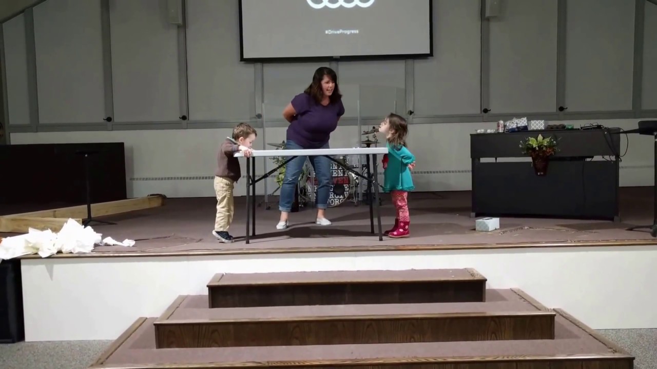 No hands cookie eating contest - YouTube