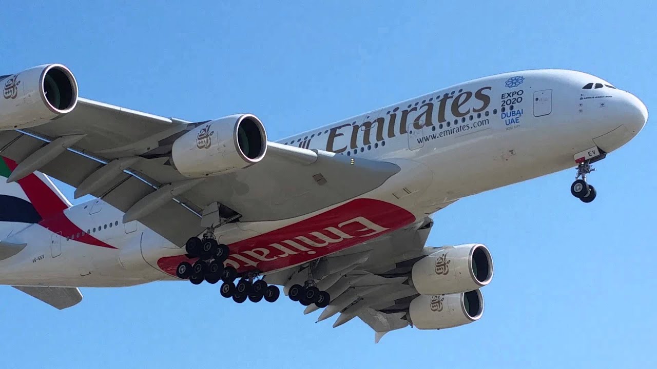 Emirates - EK215 Super arriving at LAX 24R 10/11/2014 - A6-EEV - YouTube