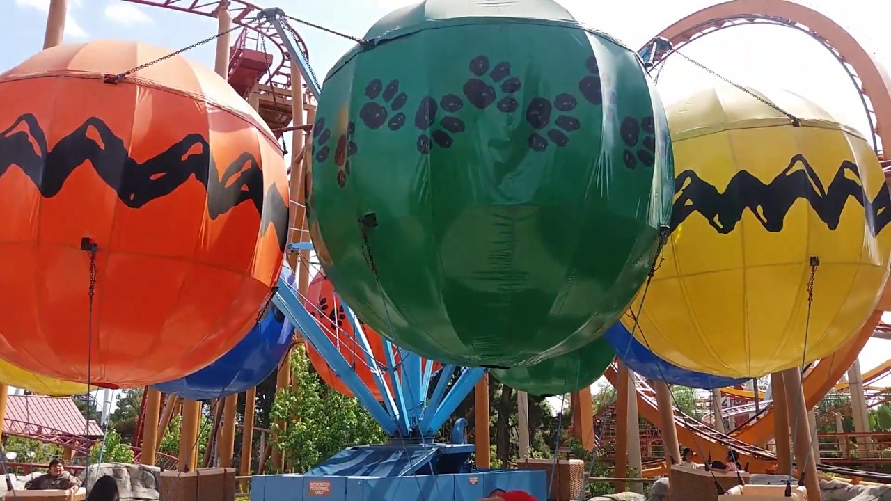 GIANT Balloon And Airplane Ride at Camp Snoopy Amusement Park - YouTube