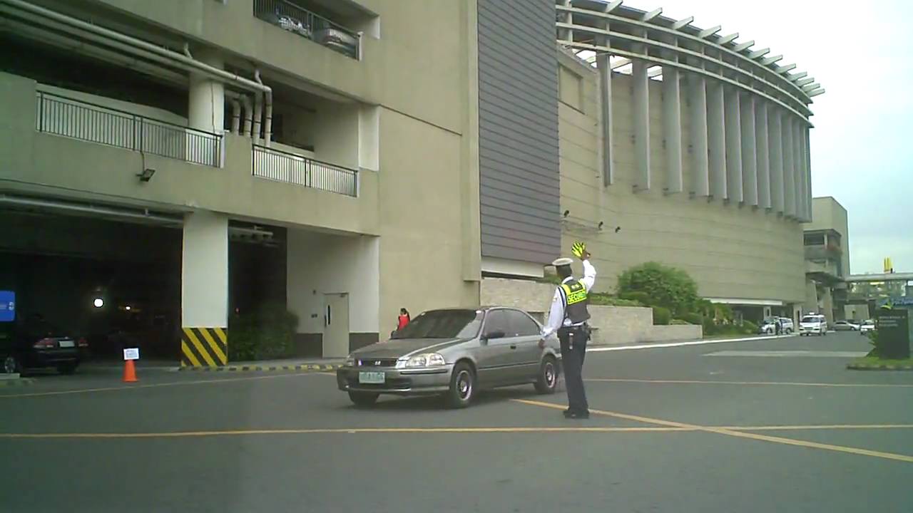 [HD] Getting Inside Trinoma Mall Through Landmark - YouTube