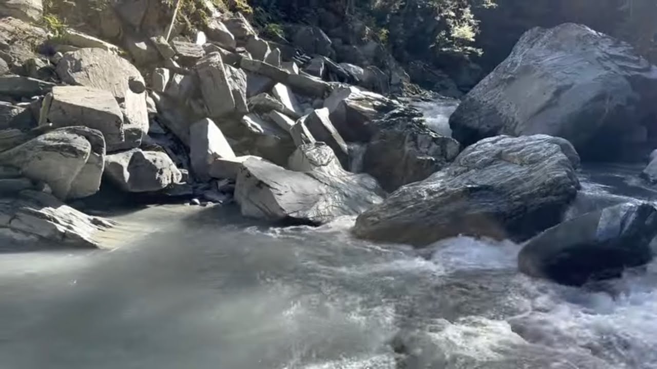 Te Araroa - Day 115. Top Timaru Hut to Pakituhi Hut. - YouTube