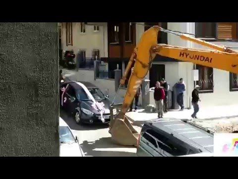 Kepçe ile Düğün Konvoyu Durduran Adam │Komik Video