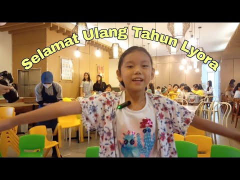 Lyora 1st Birthday at Bakmi GM Citra 6 - YouTube