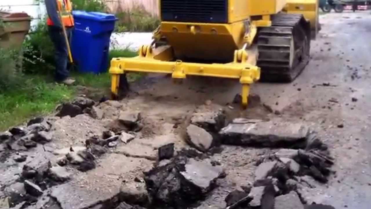 John Deere 755k Ripper Asphalt - YouTube