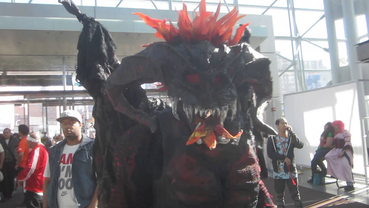 BALROG and Gandalf of LOTR @ New York Comic Con 2013 by Cosplayer ...