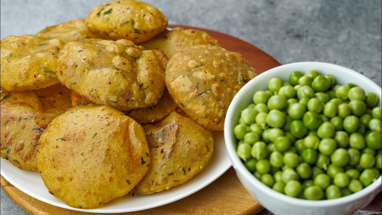 Matar Ka Khasta Puri | हरे मटर की पूरी | Green Peas Masala Poori ...