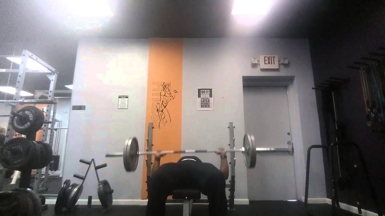 Jay Acie Bench Press 225 lbs 34 reps - YouTube