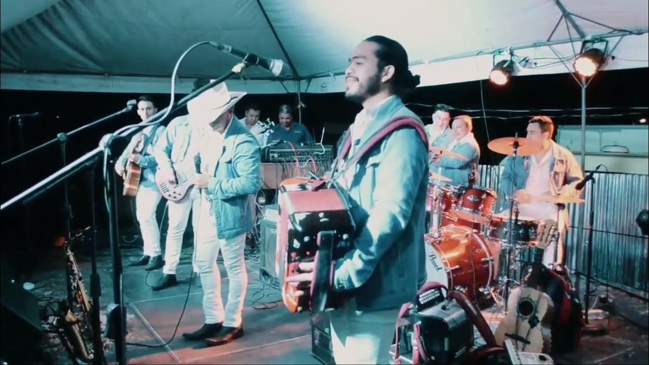 El Peludo y su Banda - No se va En vivo Cover - YouTube