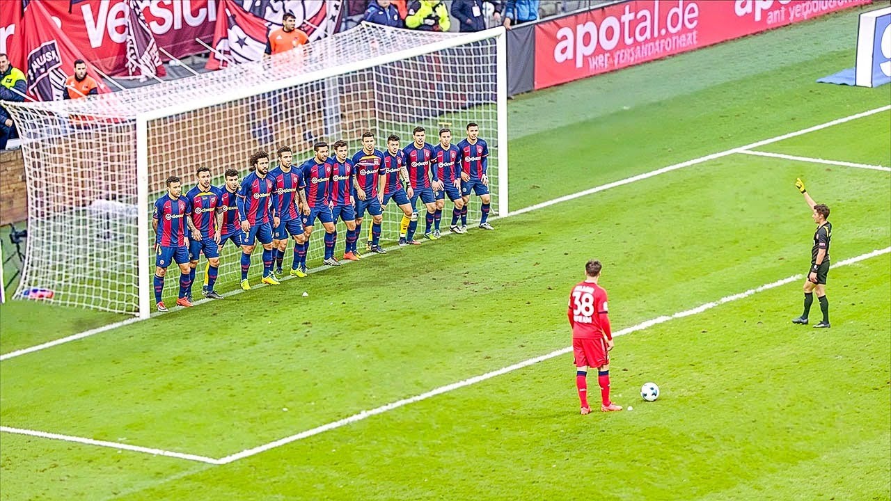 30 Craziest Moments in Football History - YouTube