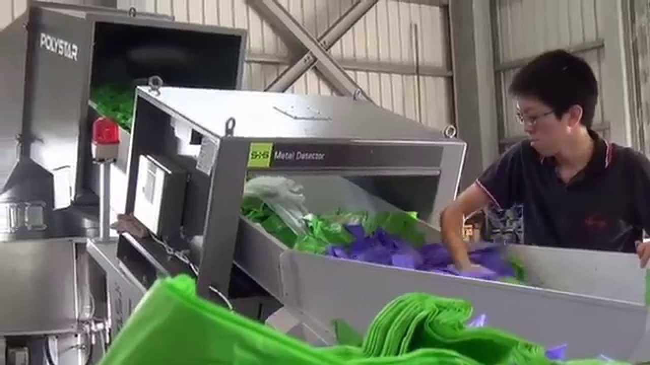 Waste plastic bag reclaim machine - YouTube