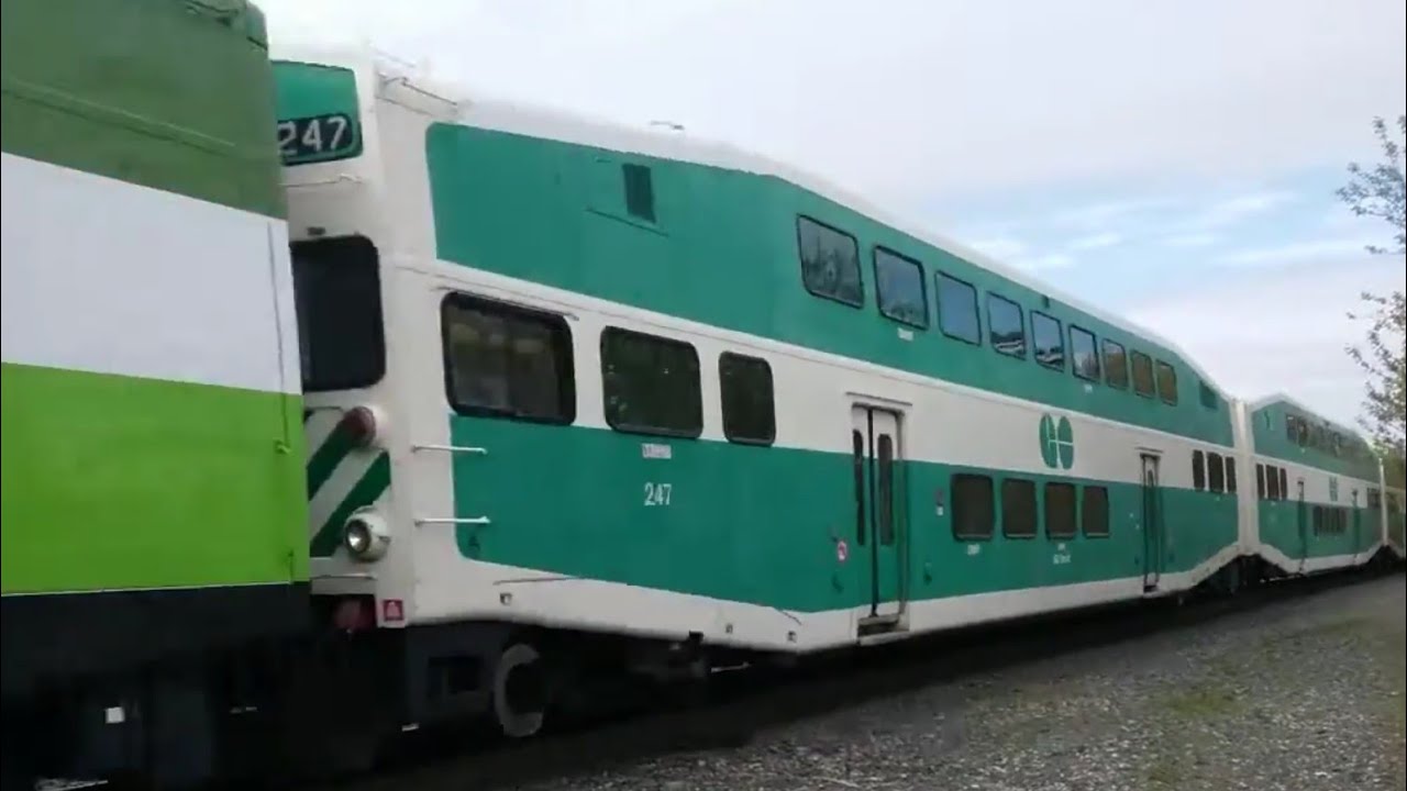 (2 Mid Old Cab Cars 202 & 247!) Go Transit 610 With 319 At Port Credit ...