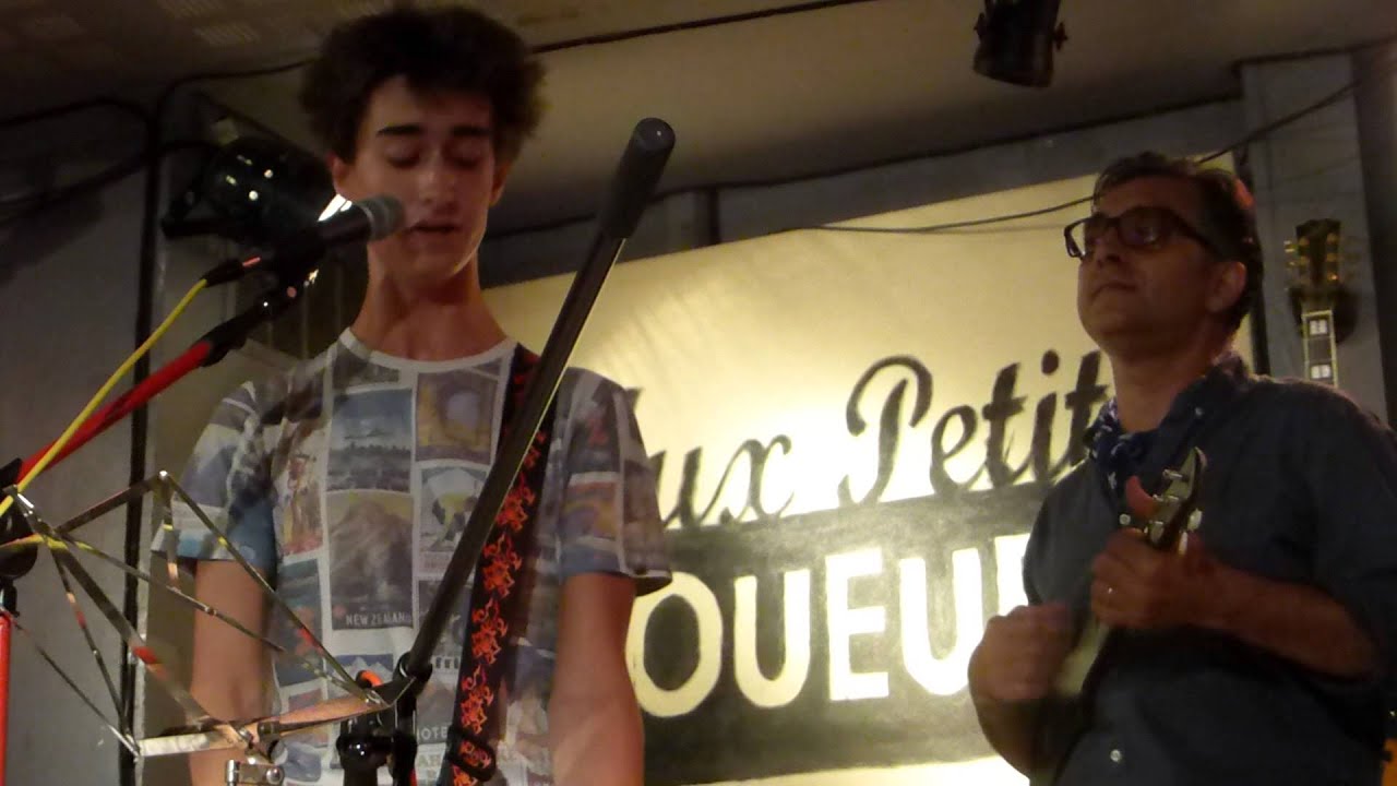 Victor Carles - Préstation Ukulele "Aux Petits Joueurs" Paris - YouTube