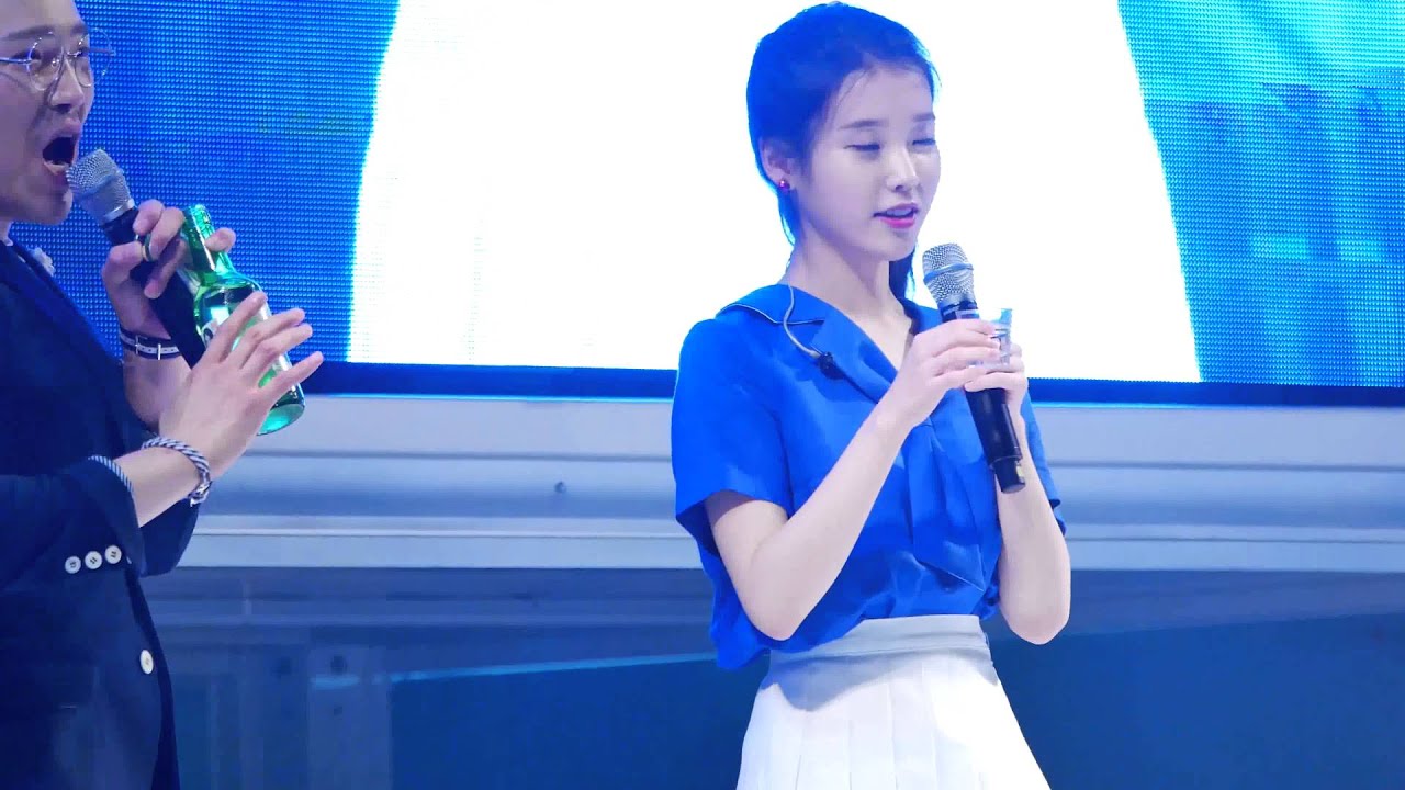 [4k Fancam/직캠]150731 아이유(IU) Talk 2 @해운대 하이트 콘서트 - YouTube