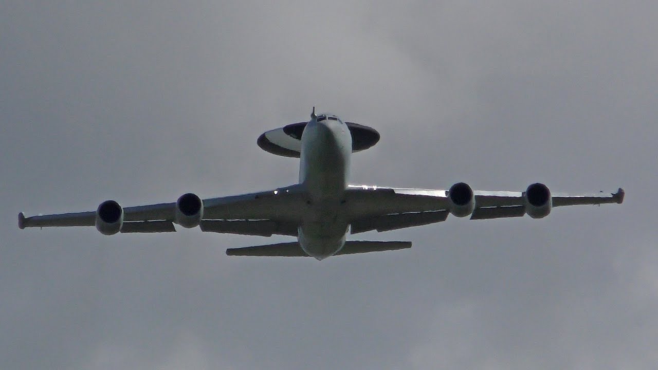 (4K) RAF E-3 Sentry AWACS low-approach at Newcastle Airport - YouTube