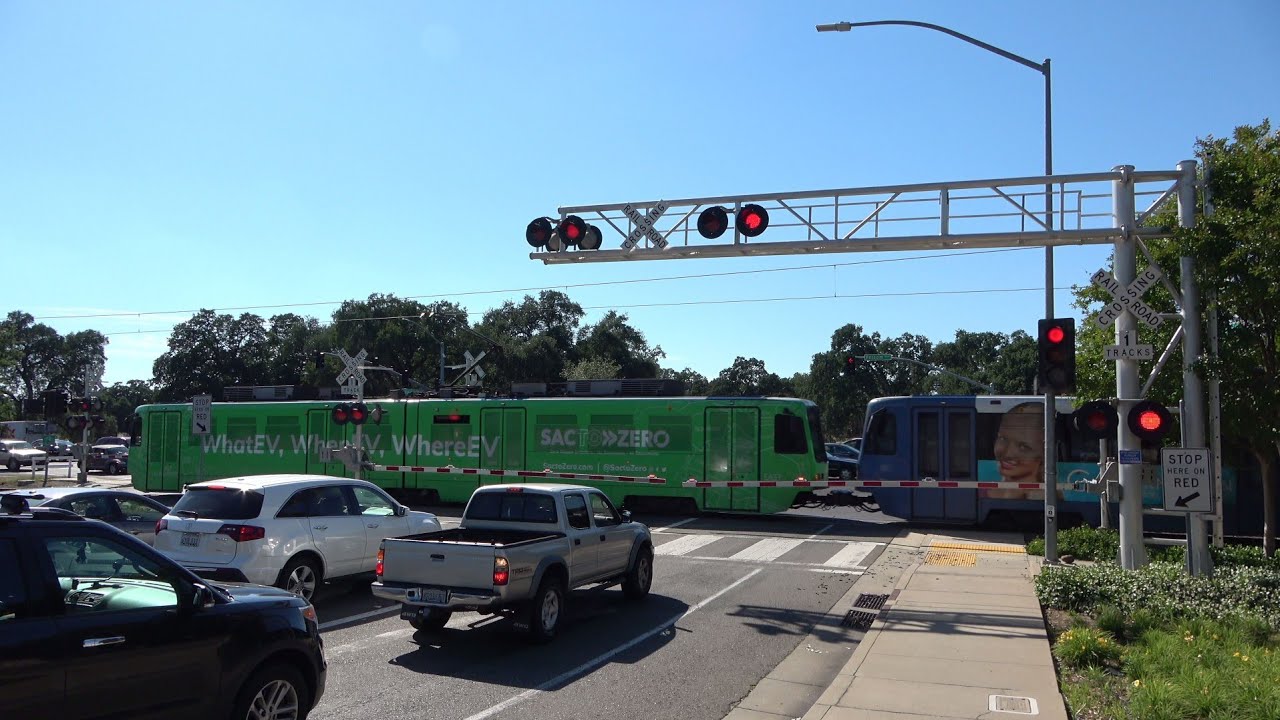 [New Bell Sequence & Gate LEDs] SACRT Light Rail Inbound, Iron Point Rd ...
