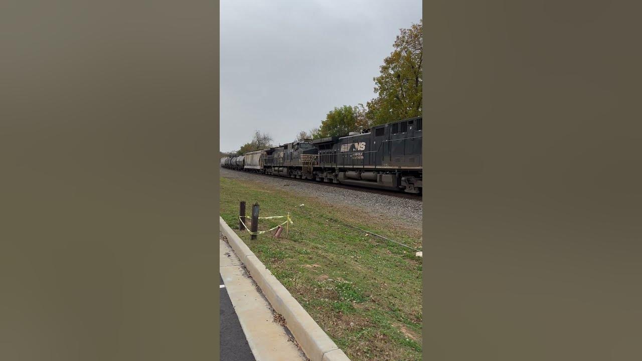 NS 153: Mid DPU NS 4028 9863 Part 2 Duluth GA - YouTube