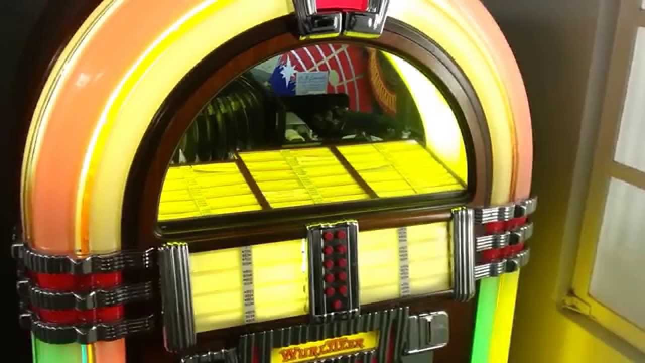 Cute little jukebox - YouTube