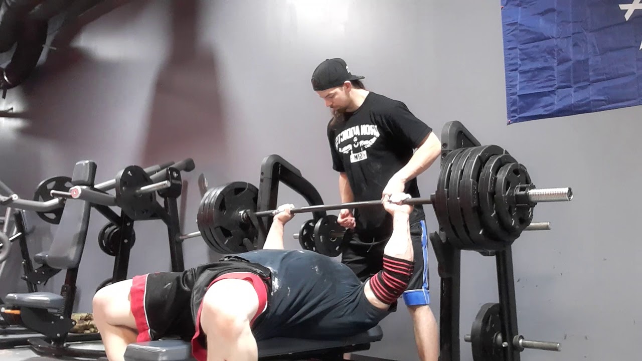 385 lb bench press - YouTube