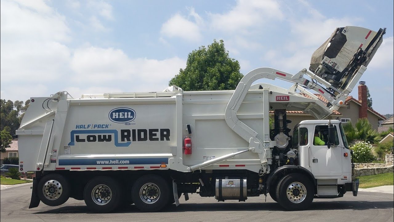 Diesel Autocar ACX Heil Low Rider Front Loader With Curotto Can Demo ...