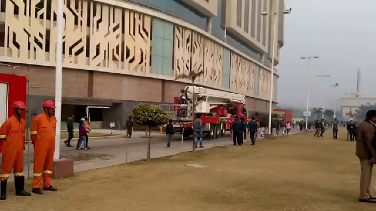 DLF fire marshal participating in Mock fire drill - YouTube