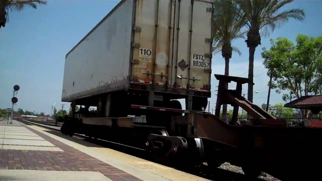 Santa Fe Meets The New BNSF- Fullerton California - YouTube