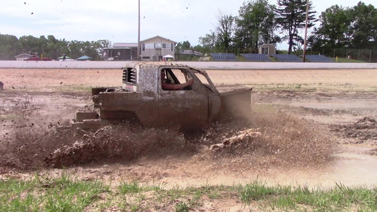 Little Truck Mudding At Orleans Michigan Mudfest Spring 2016 - YouTube