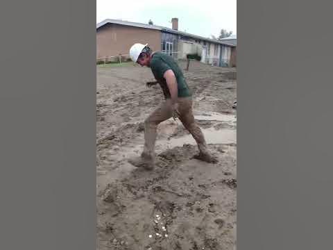 Mud Puddle diving for cash - YouTube
