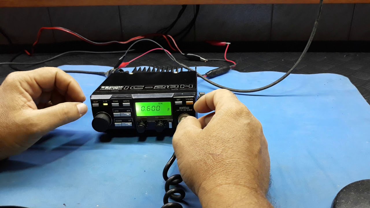 VHF ICOM IC28H - YouTube