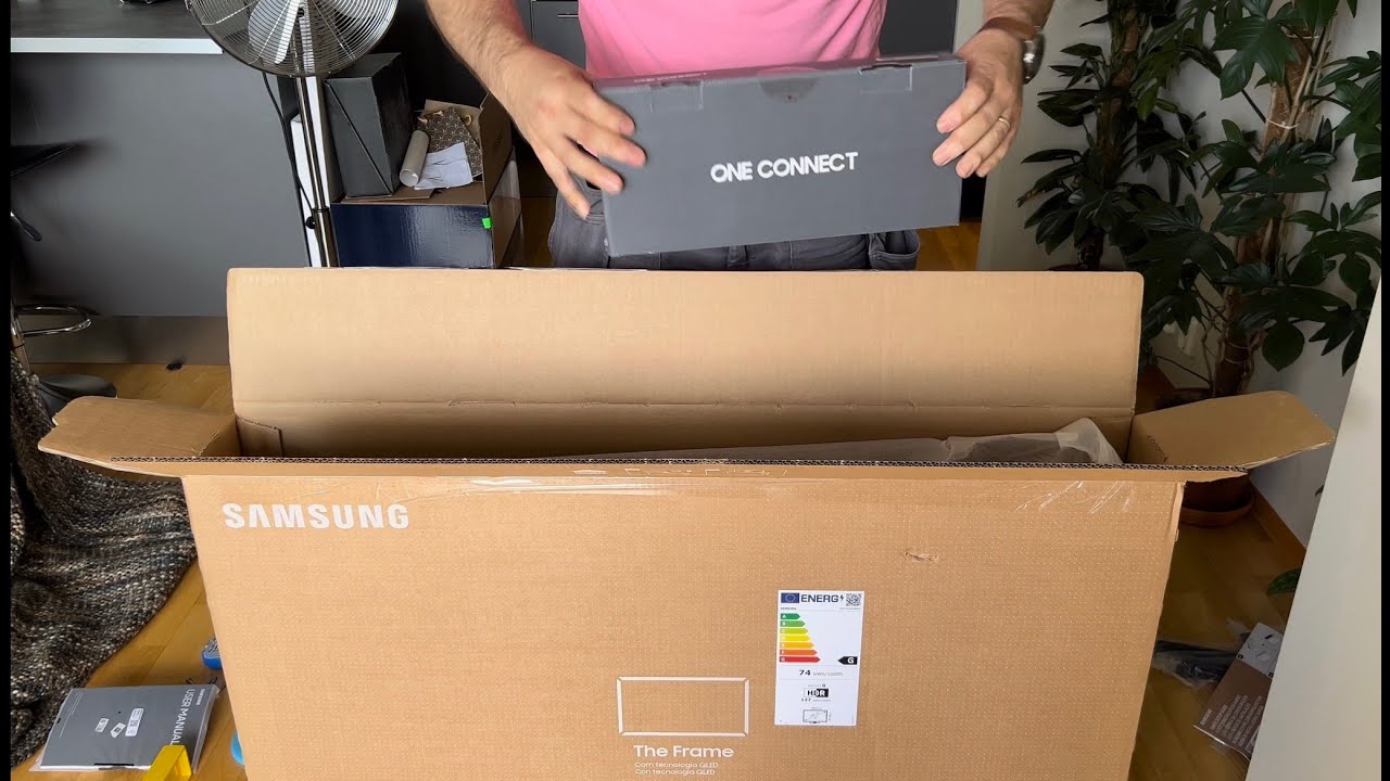 2022 43" Samsung the frame unboxing and wall mounting - YouTube