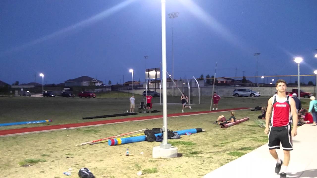 14 ft pole vault - YouTube