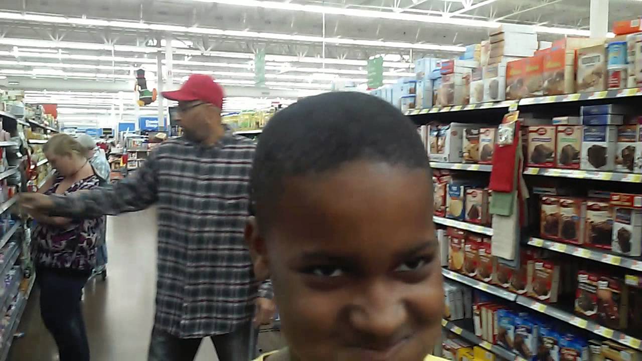 In Wal-Mart with My first Prank video ever😂😂🚫Warning Childish behavior ...