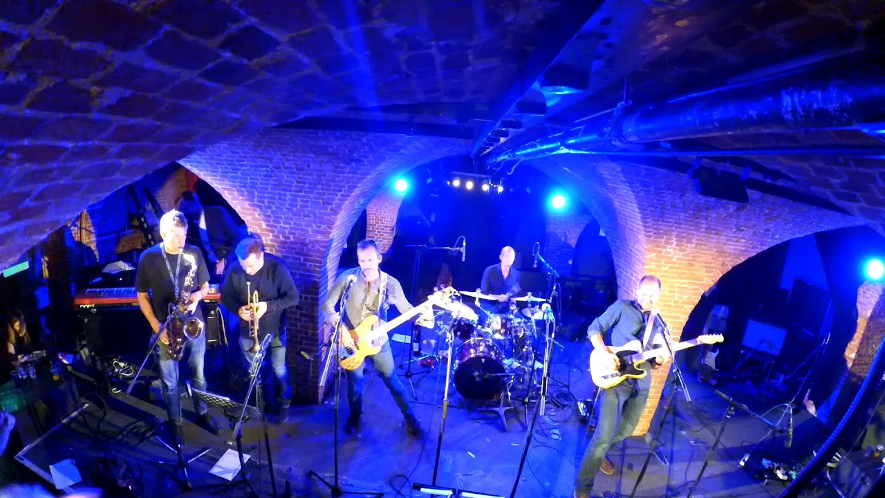 Wipe Out - Bum Notes Live at The Botanique, Brussels 2017. - YouTube