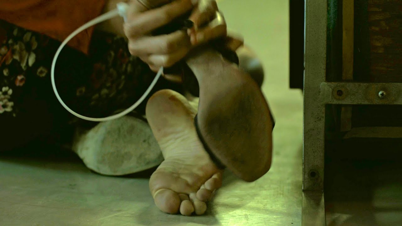 Margot Robbie Feet/Soles - YouTube