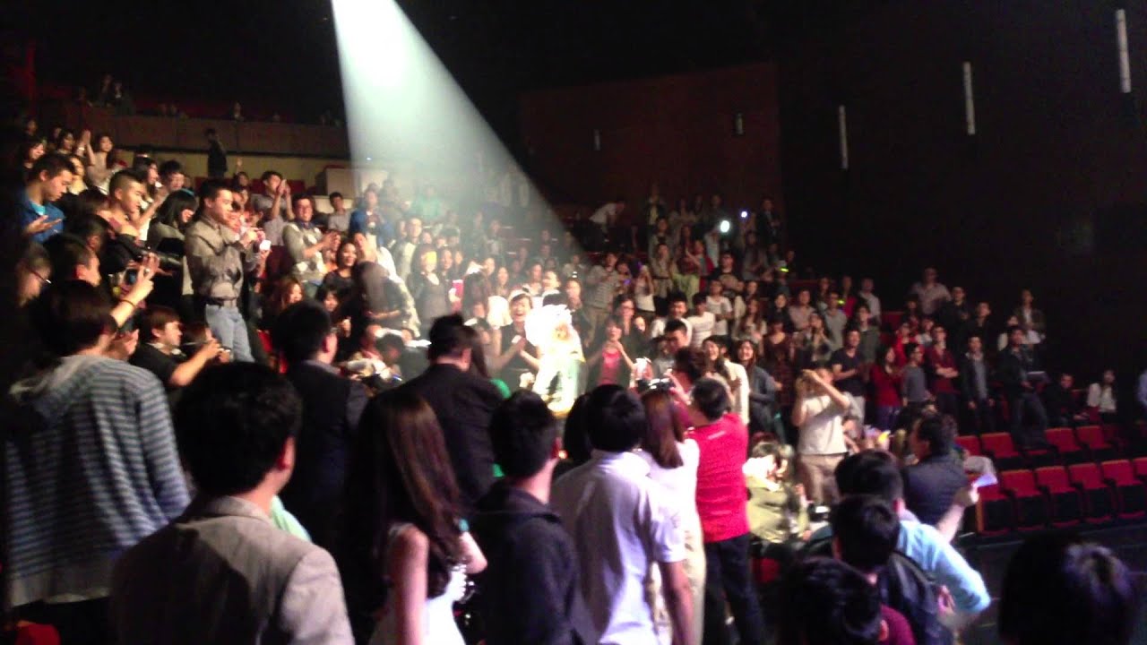 F.I.R 2013温哥华Riverrock演唱会 vanpeople.com 首发 - YouTube