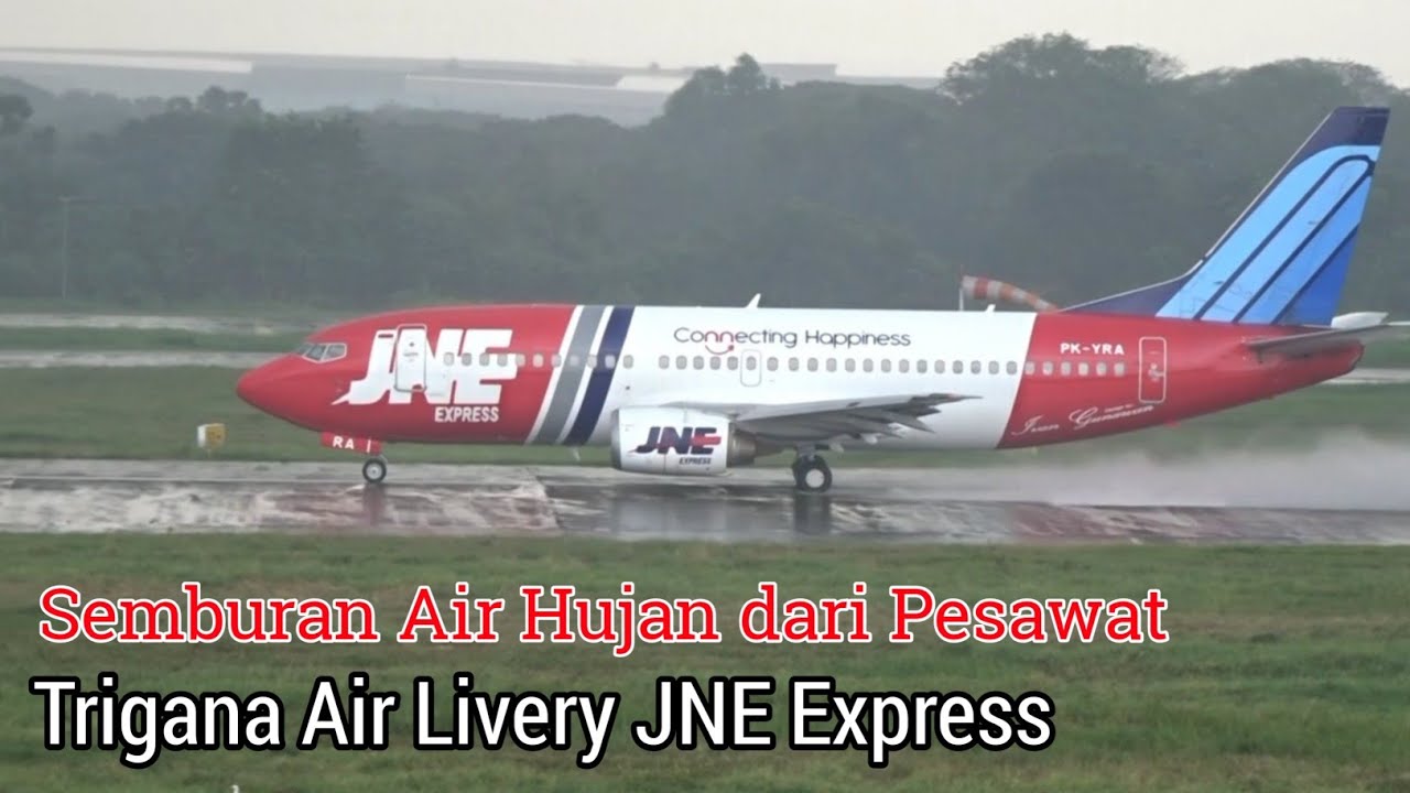 Semburan Air Hujan Dari Pesawat Trigana Air Livery JNE Express Take off ...