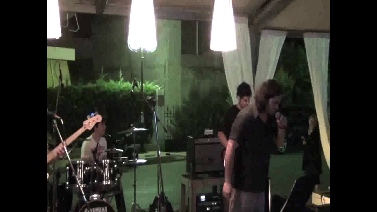 reresis - δεν κανει κρυο στην Ελλαδα @ Friends Cafe - YouTube