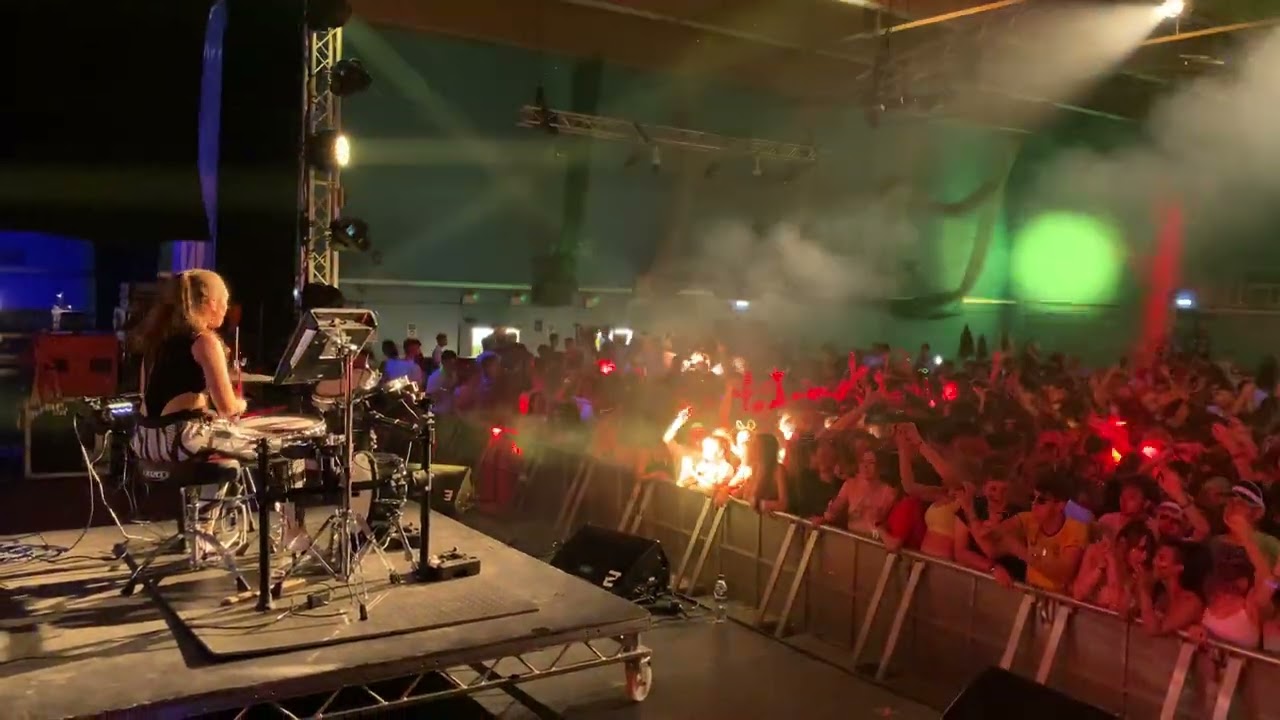 Stephani B - Live Show - Bath, UK - YouTube